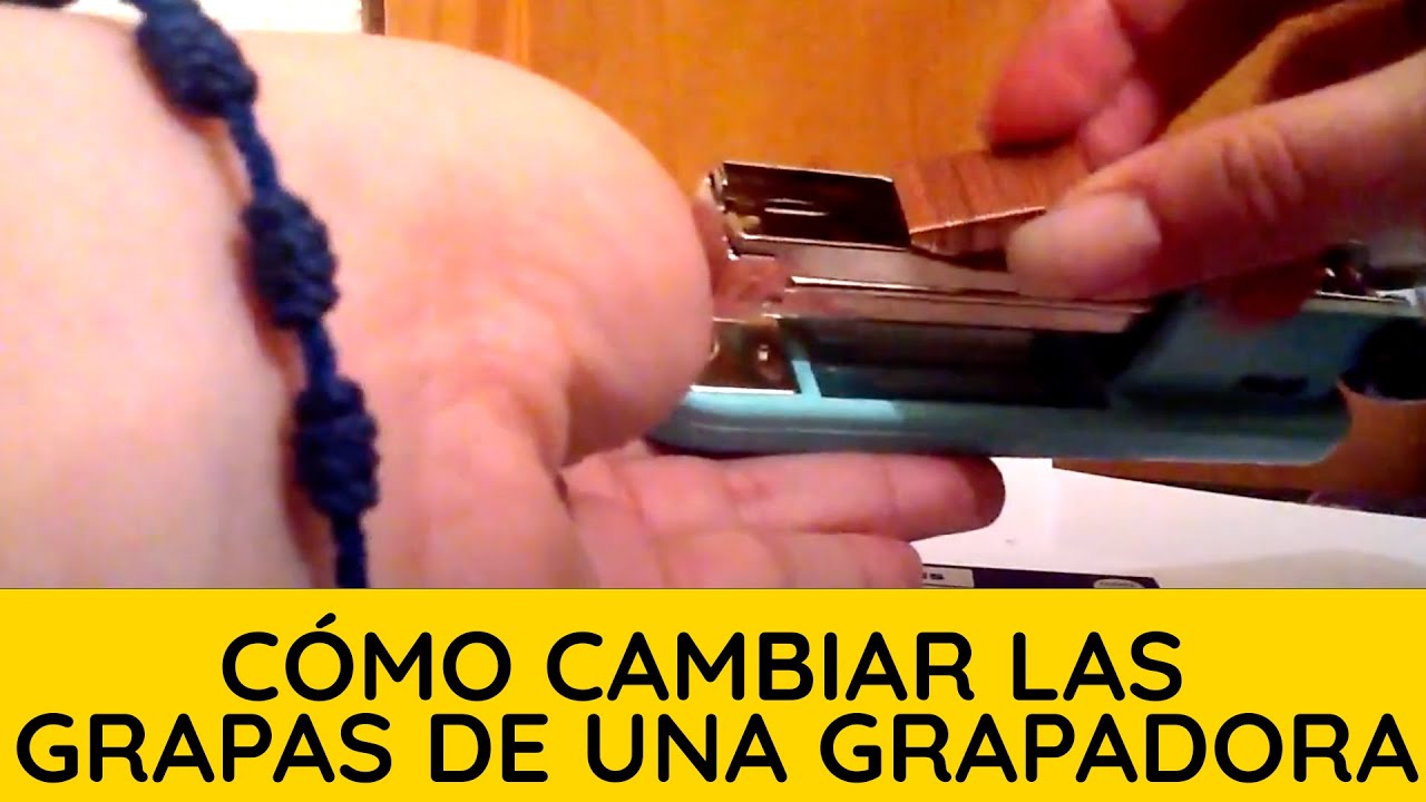 Cómo poner grapas en una grapadora